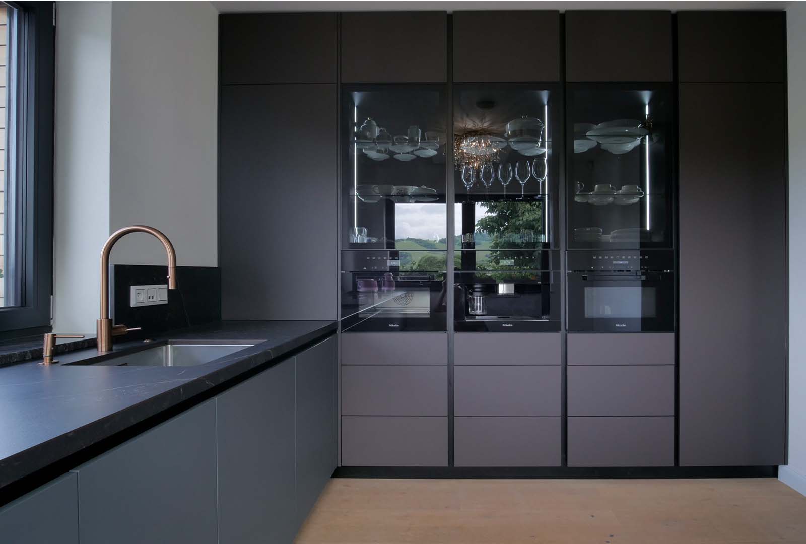 Dalno kuchyne Nanoteq Matt Zelená | Nanoteq Matt Hnedá | Dekton Kelya ...